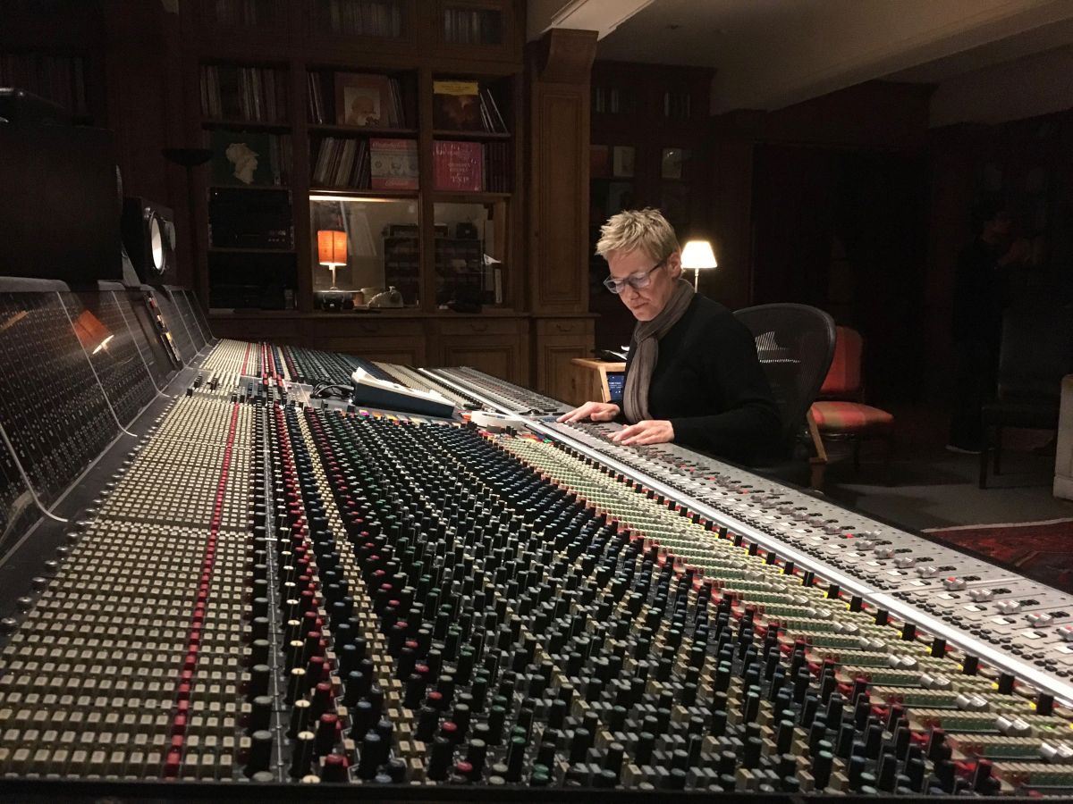 Mixing Essentials EQ, Compression, Delay & Reverb - Pro Mix Academy Mixing Essentials EQ, Compression, Delay & Reverb - Pro Mix Academy