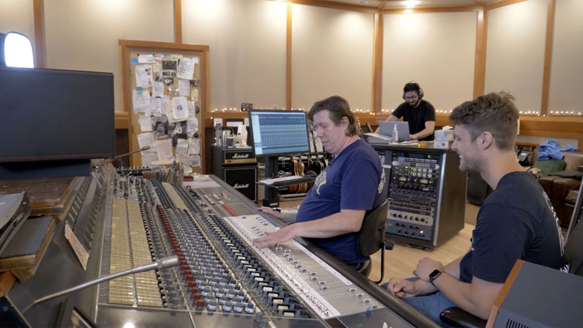 Recording & Mixing at Studio 606 with Darrell Thorp - Pro Mix Academy